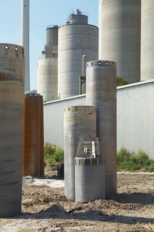 Large diameter bored piles Production method